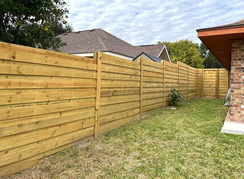 HORIZONTAL (MODERN) 8 FT FENCE FULL PRIVACY – RGV FENCE SERVICE